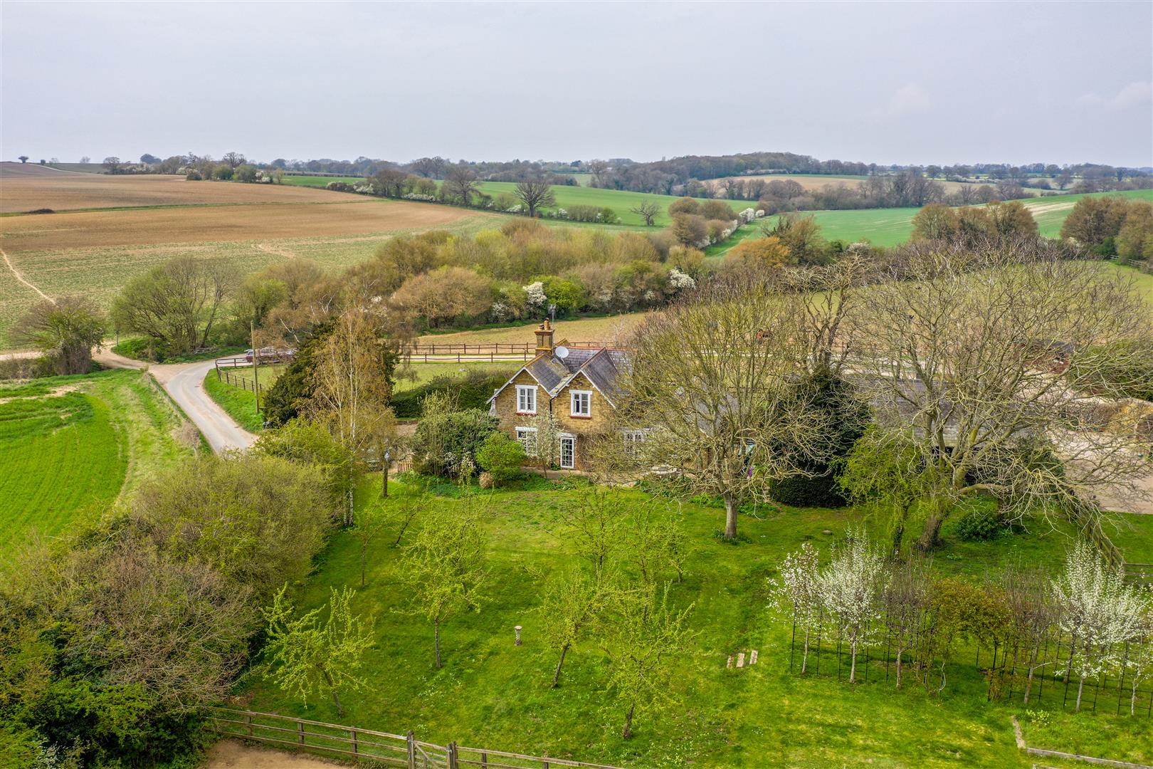 Keeper Cottage, Nr Great Munden - Prestige & Village
